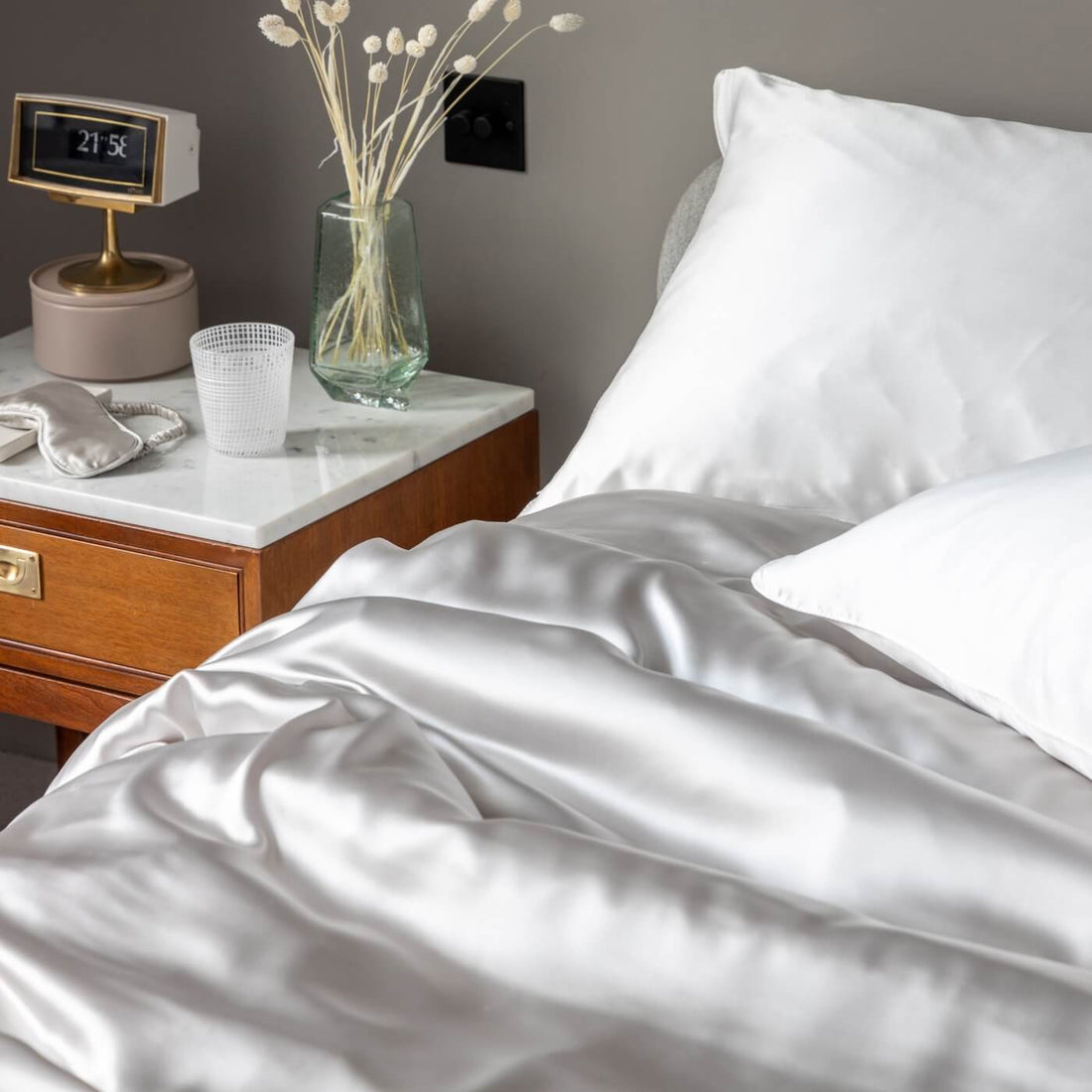 Pure Mulberry Silk Bedding & Bed Sheets - Antique Silver | Soak&Sleep